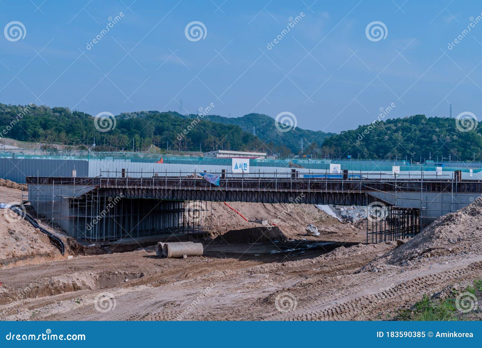 Bridge under construction editorial image. Image of modern - 183590385