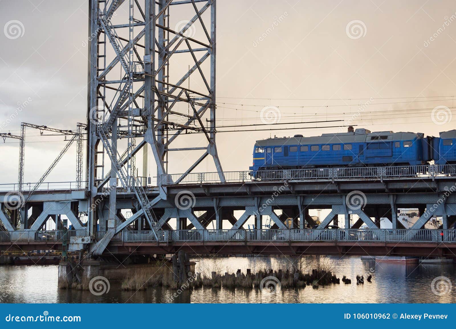 Double-deck Drawbridge Over the Pregolya River in Kaliningrad ...