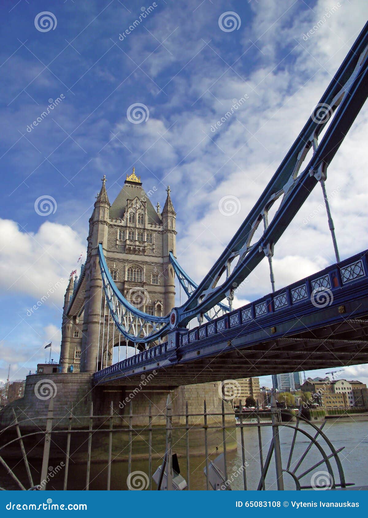 Bridge1塔 库存照片. 图片 包括有 图标式, 照亮, 著名, 吊桥, 地标, 都市, 刺毛, 花岗岩 - 65083108