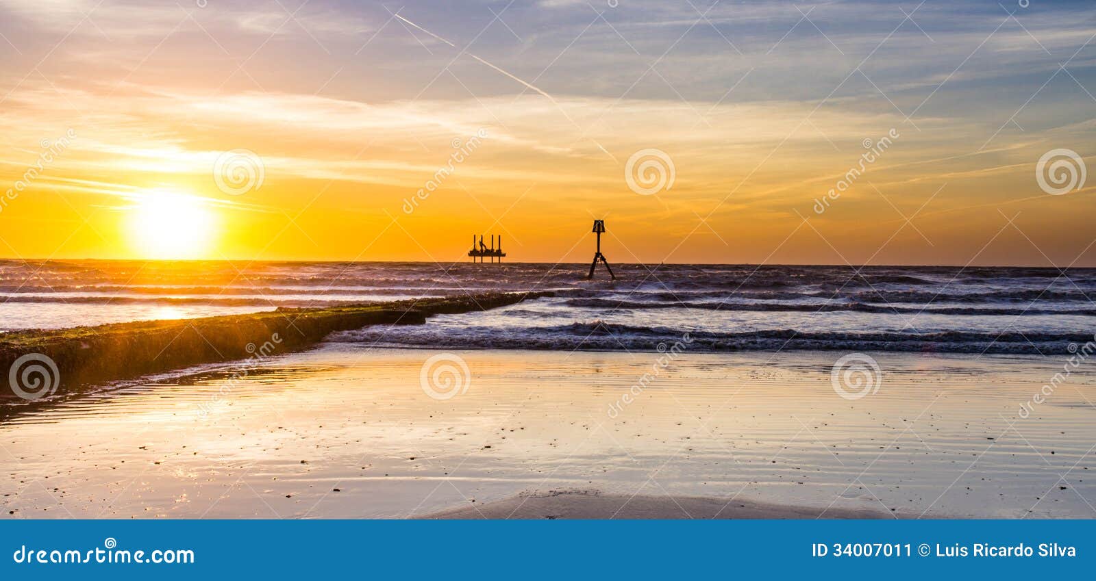 Bridlington south beach stock image. Image of dawn, east - 34007011