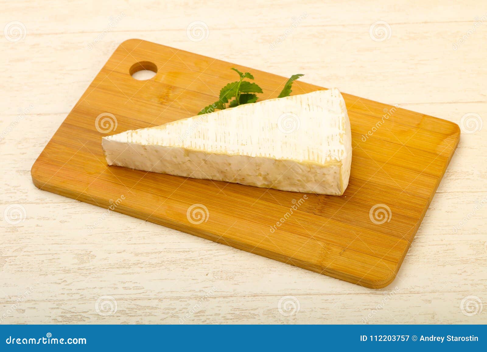 Brie ser obraz stock. Obraz złożonej z plasterek, kawałek - 112203757