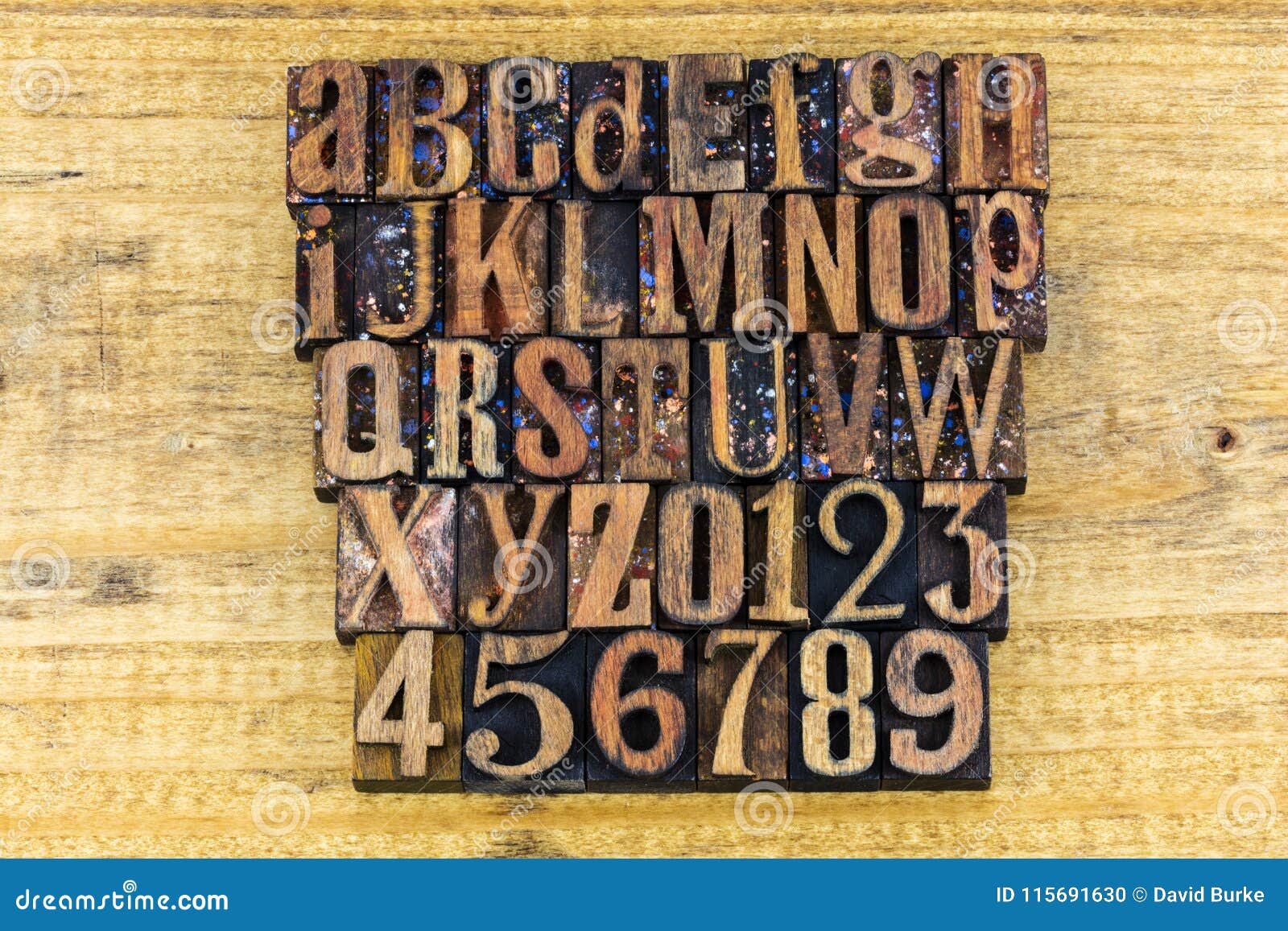 Briefbeschwerer Nummeriert Alphabet-ABC-Unterricht Stockfoto - Bild von ...