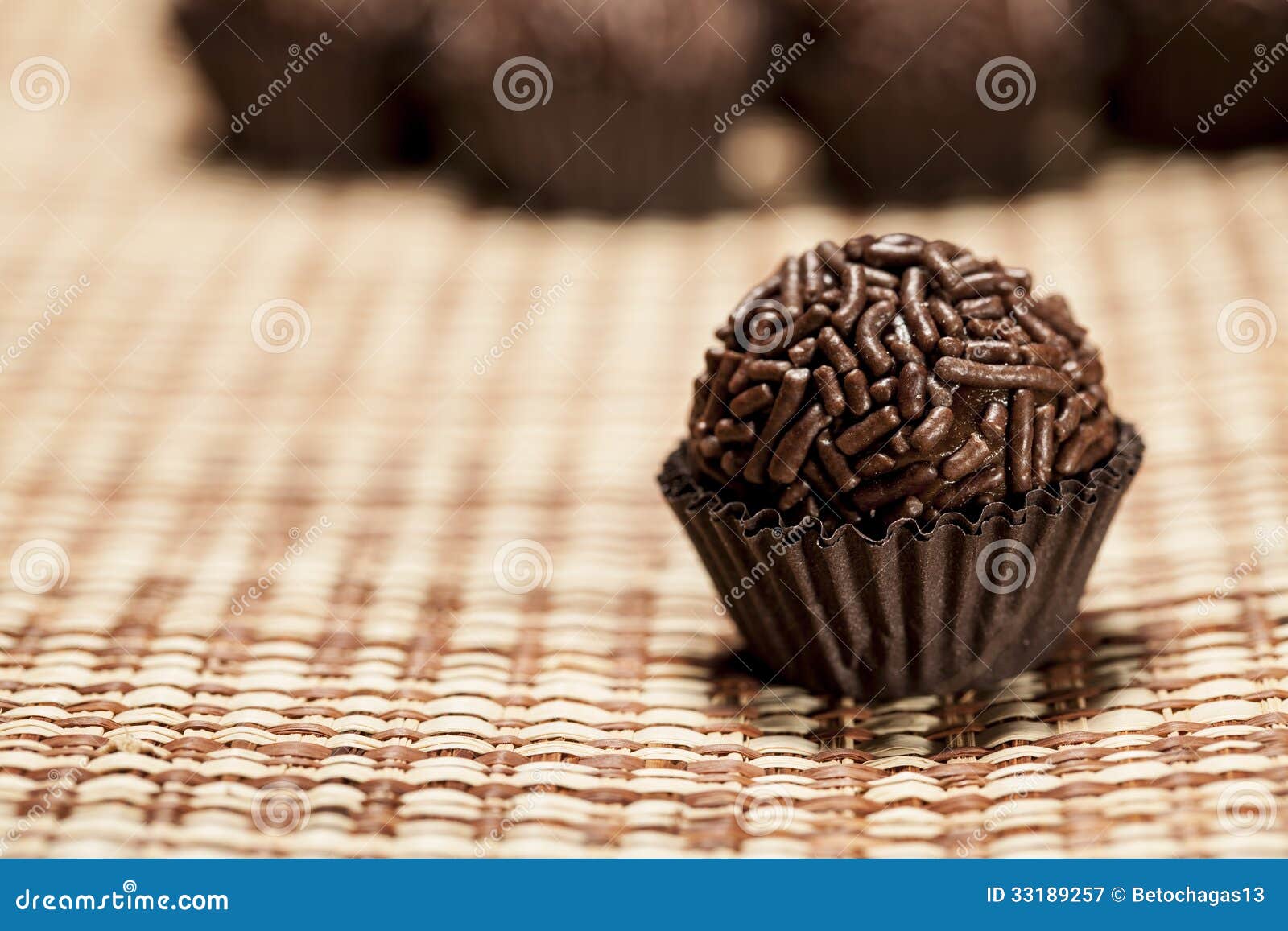 Brigadeiro imagem de stock. Imagem de horizontal, elevado - 33189257
