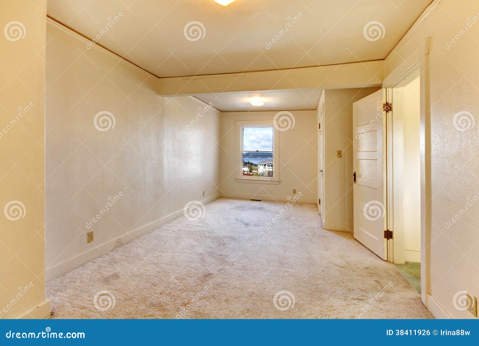 Bright empty room stock photo. Image of beige, window - 38411926