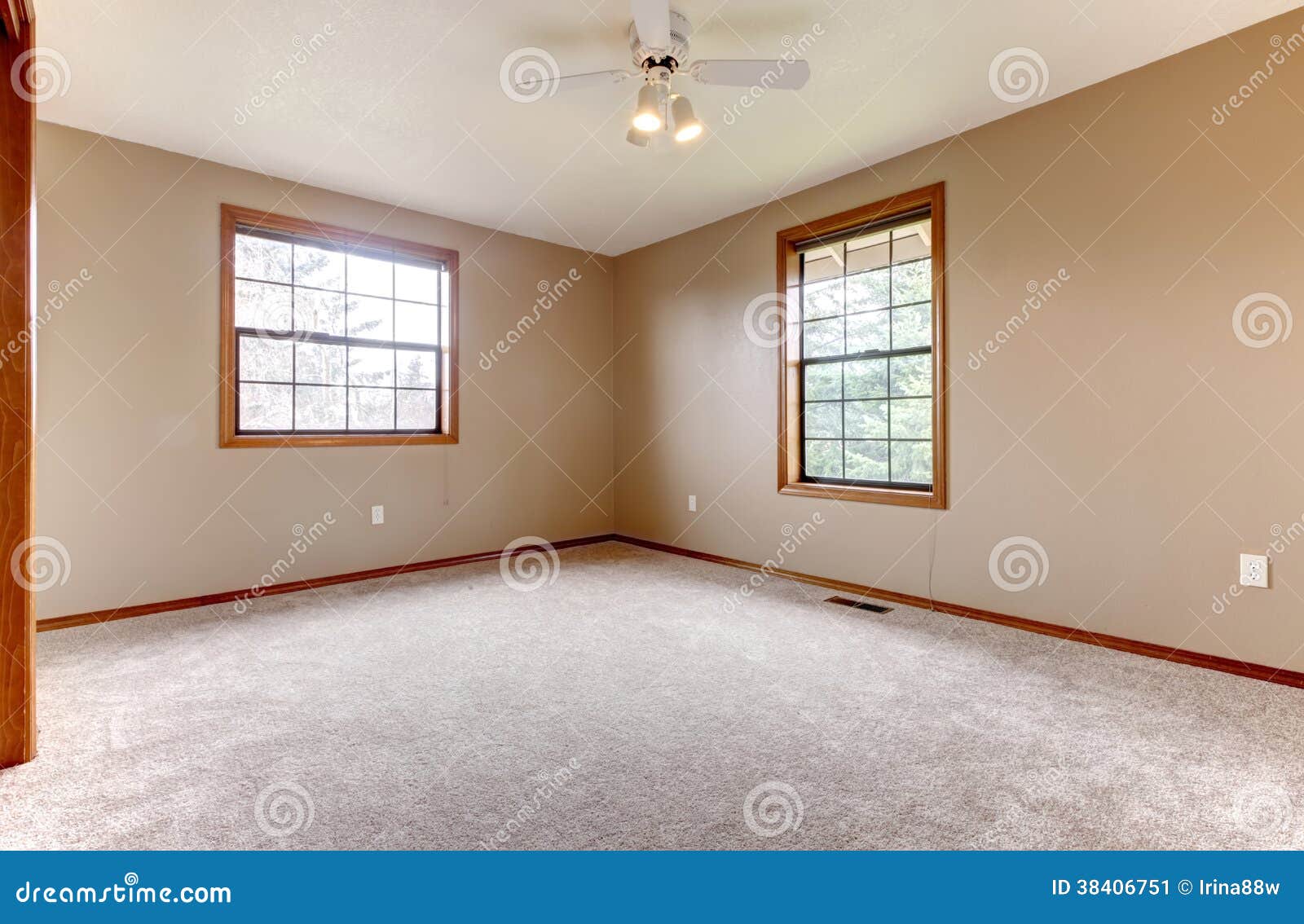 Bright Empty Room with Windows Stock Image - Image of carpet, white ...