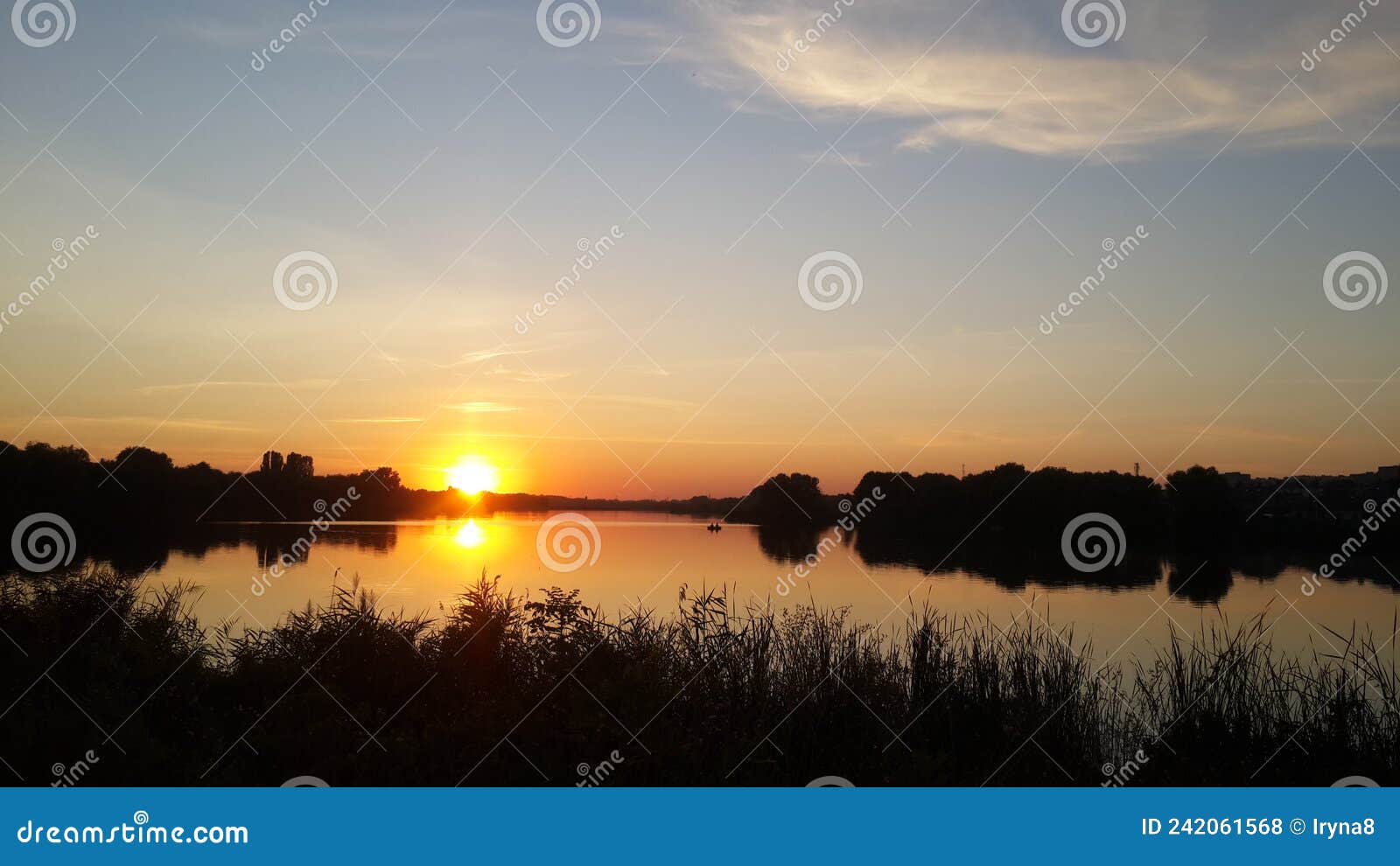 Beautiful Horizon Bright Evening Sunset Over the Lake in the Evening ...