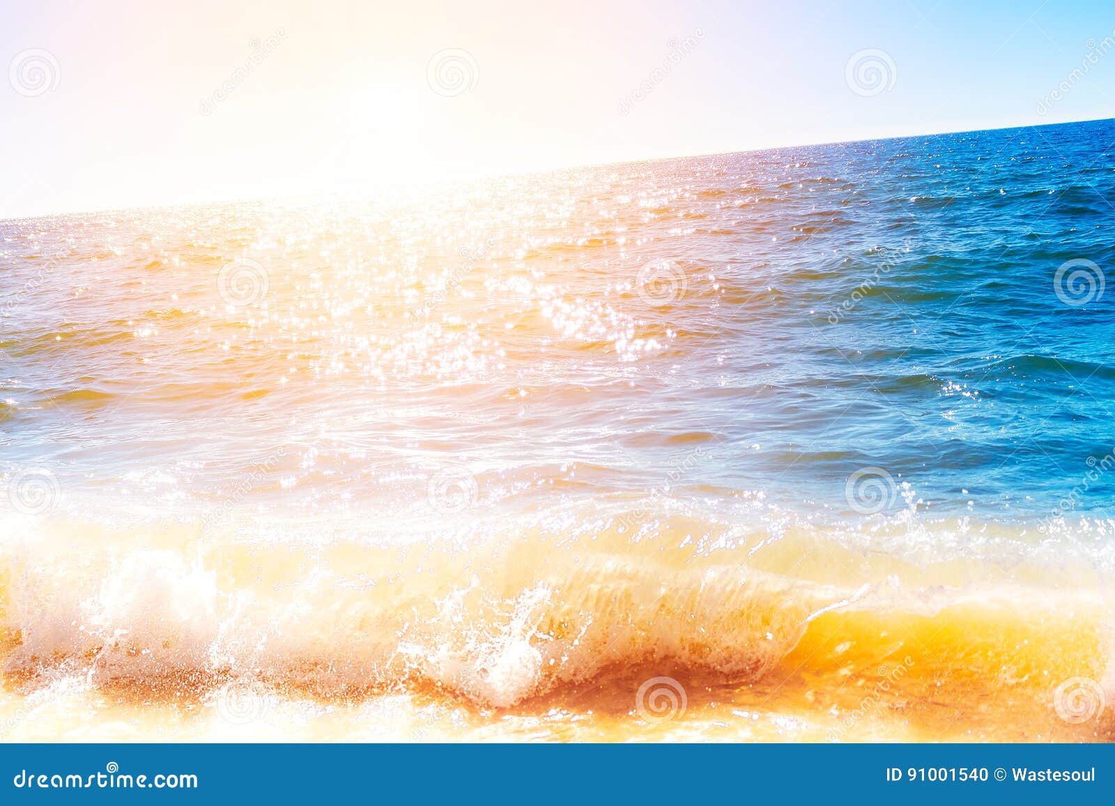 Bright Glowing Ocean Surface Stock Photo - Image of pacific, skyline ...