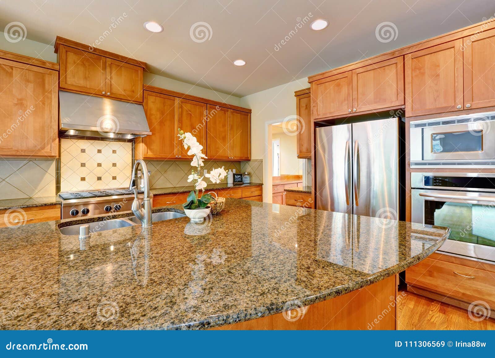 Bright Inviting Kitchen Features Granite Counters. Stock Image - Image ...