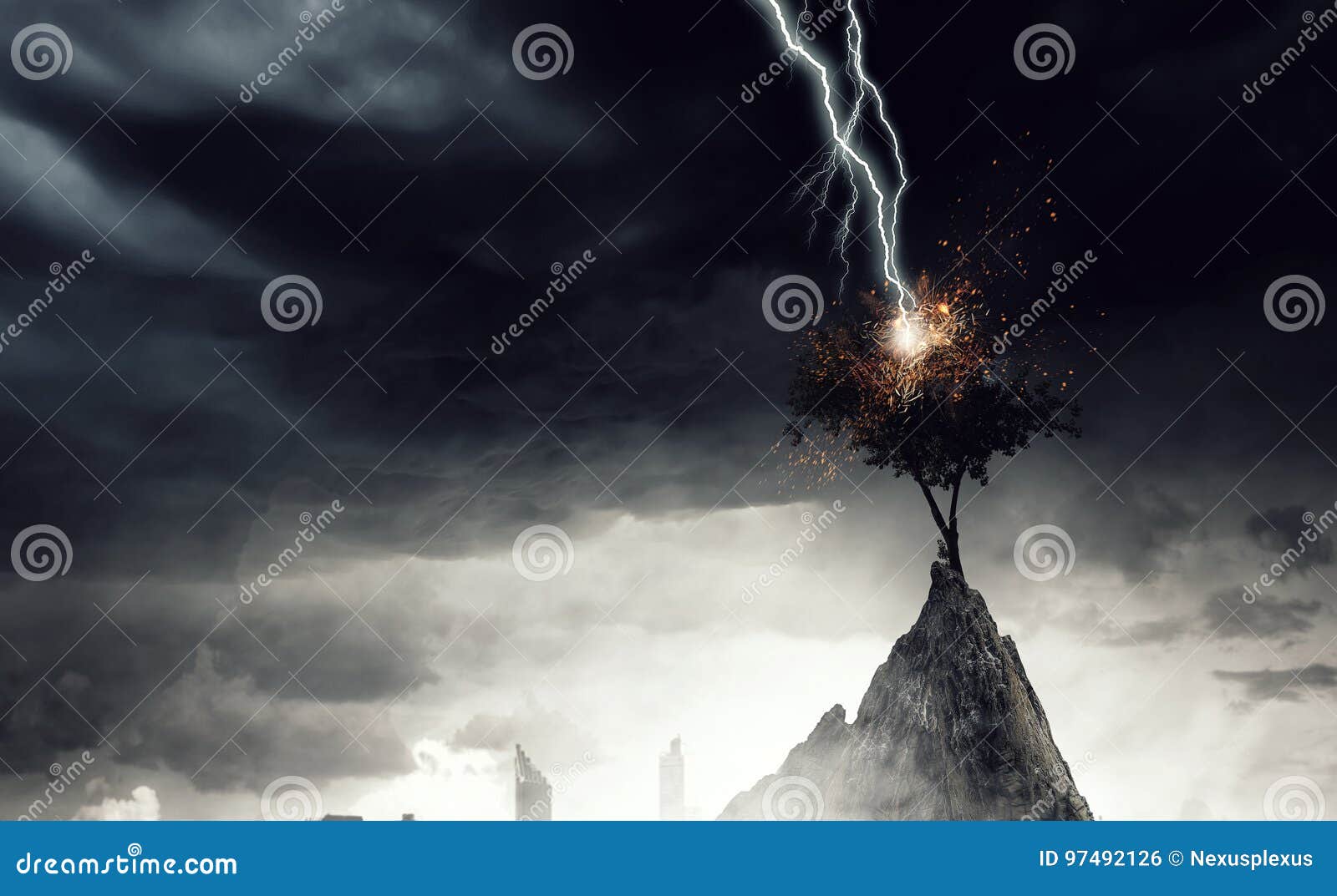 Bright Lightning Hit the Tree Stock Photo - Image of storm, rain: 97492126