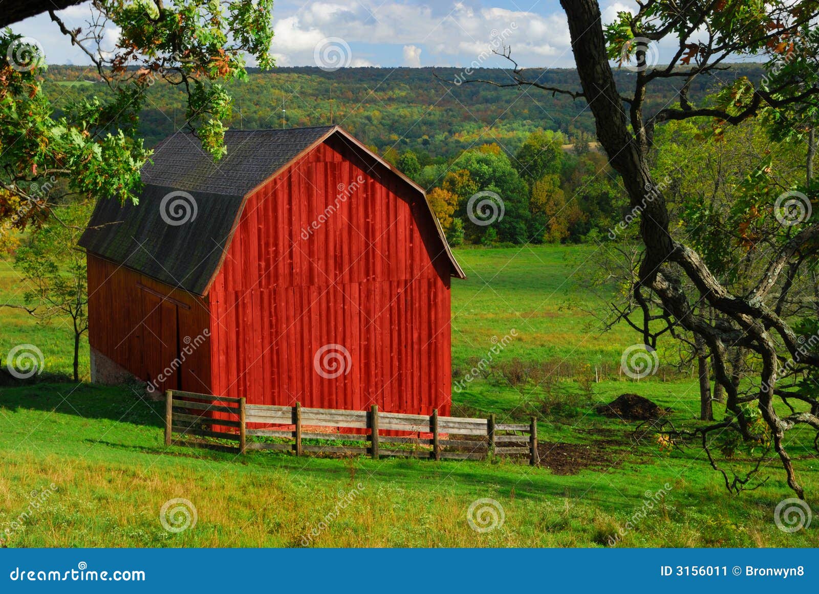 Bright Red Barn stock image. Image of fall, nature, fence - 3156011