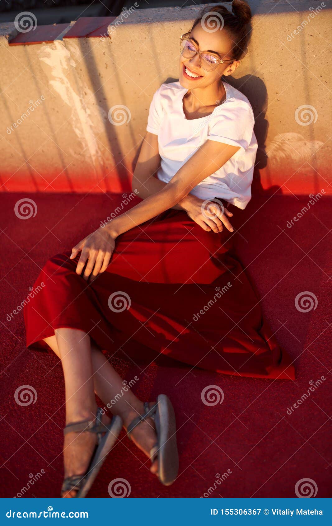Bright Summer Lifestyle Portrait Of Young Pretty Woman In Eyewear Red