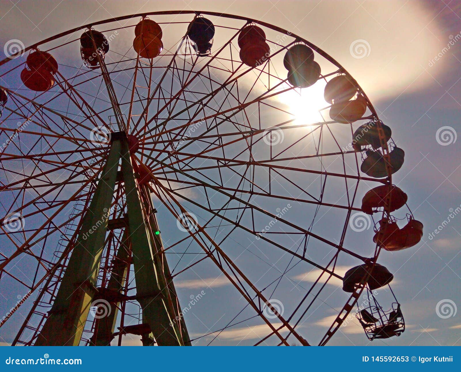 Bright Sun and Ferris Wheel in Spring. Stock Image - Image of ...
