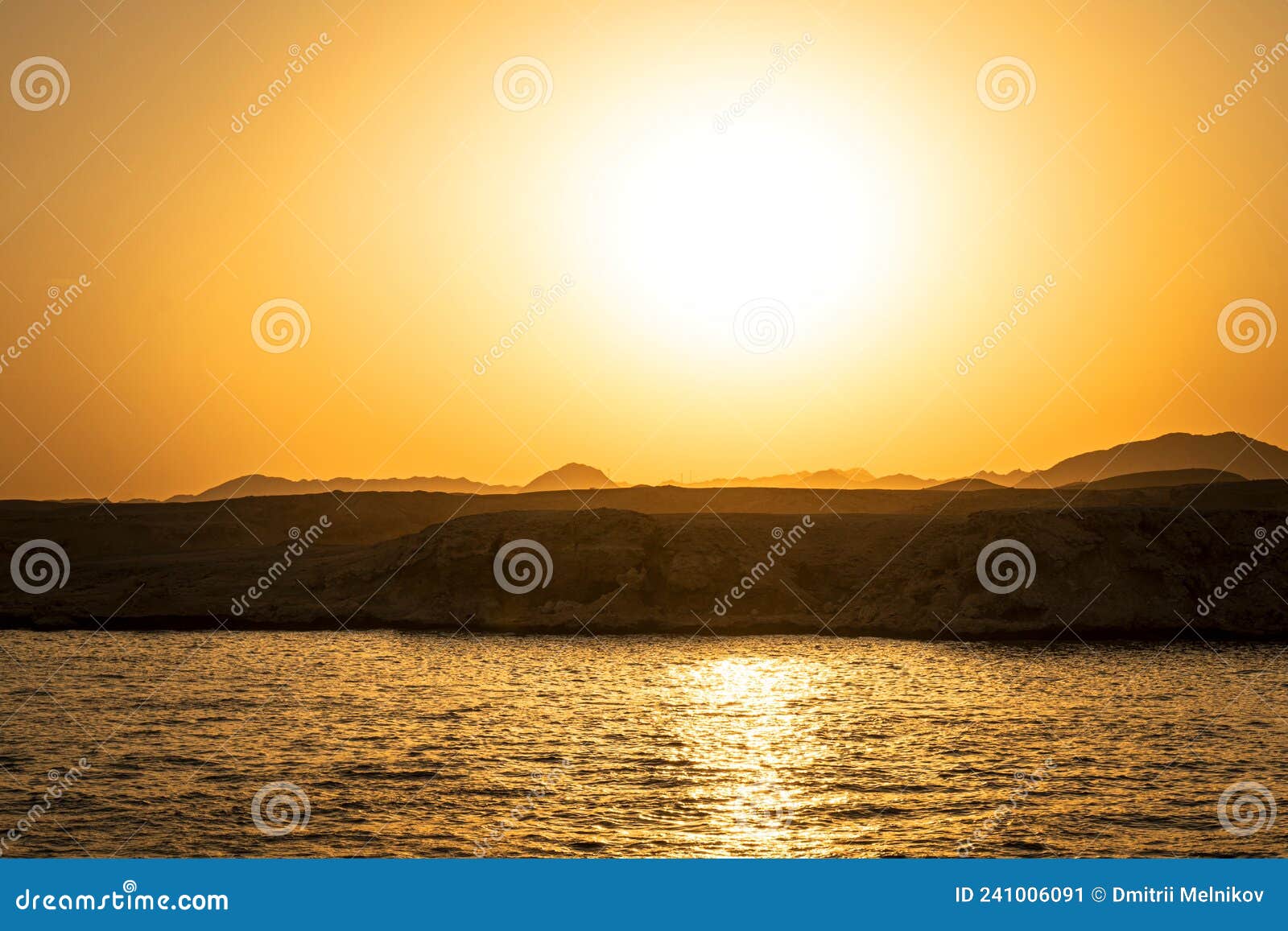 Bright Yellow Sun in the Sky. Beautiful Yellow Sunset on Red Sea Stock ...