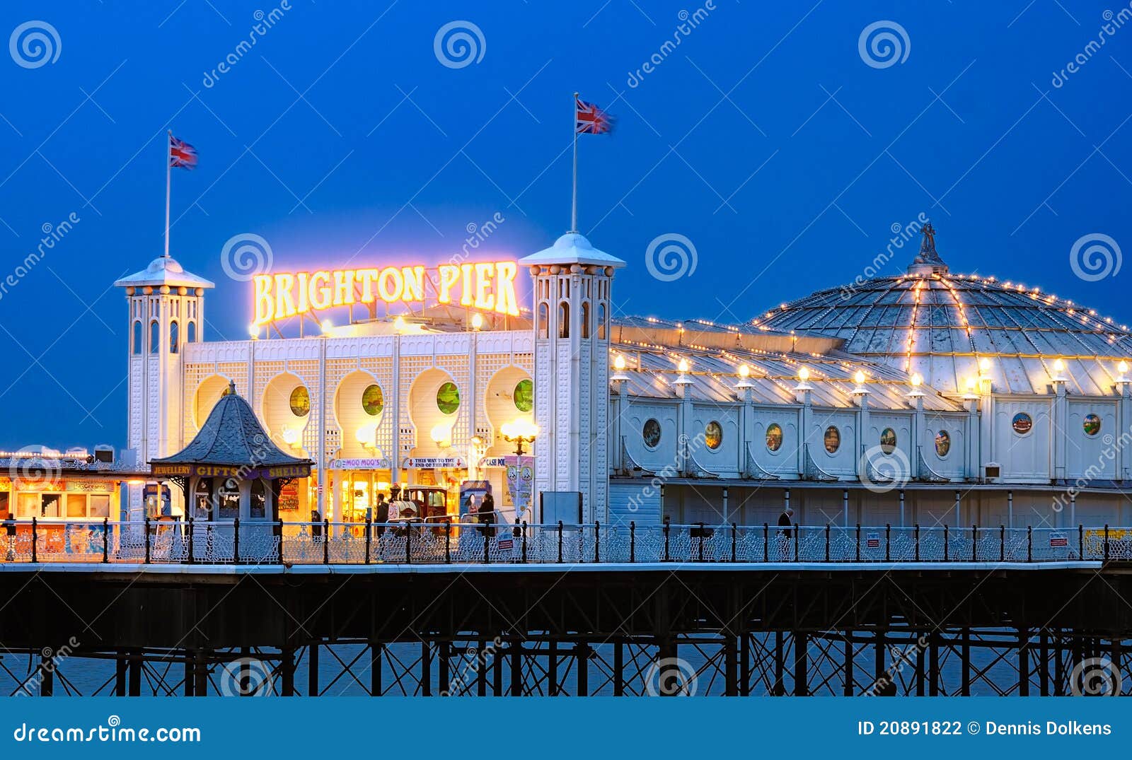 Brighton Pier, England editorial photography. Image of landmark - 20891822