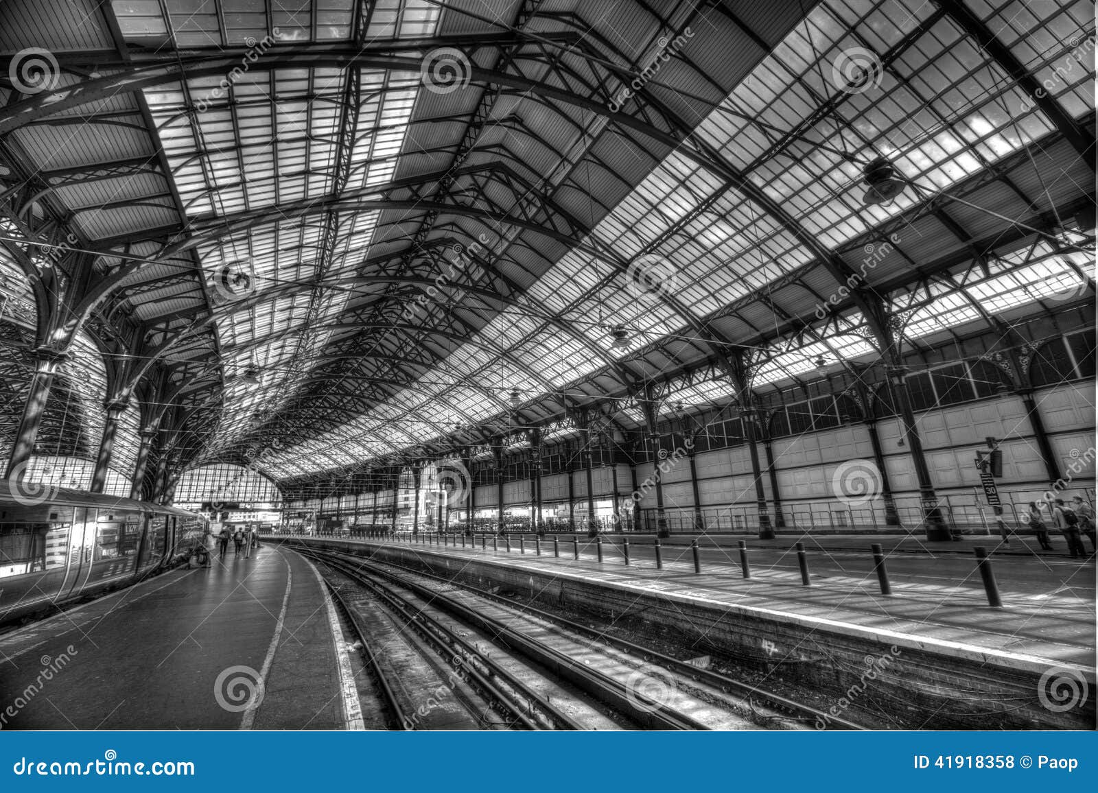 Brighton railway station editorial stock photo. Image of arch - 41918358