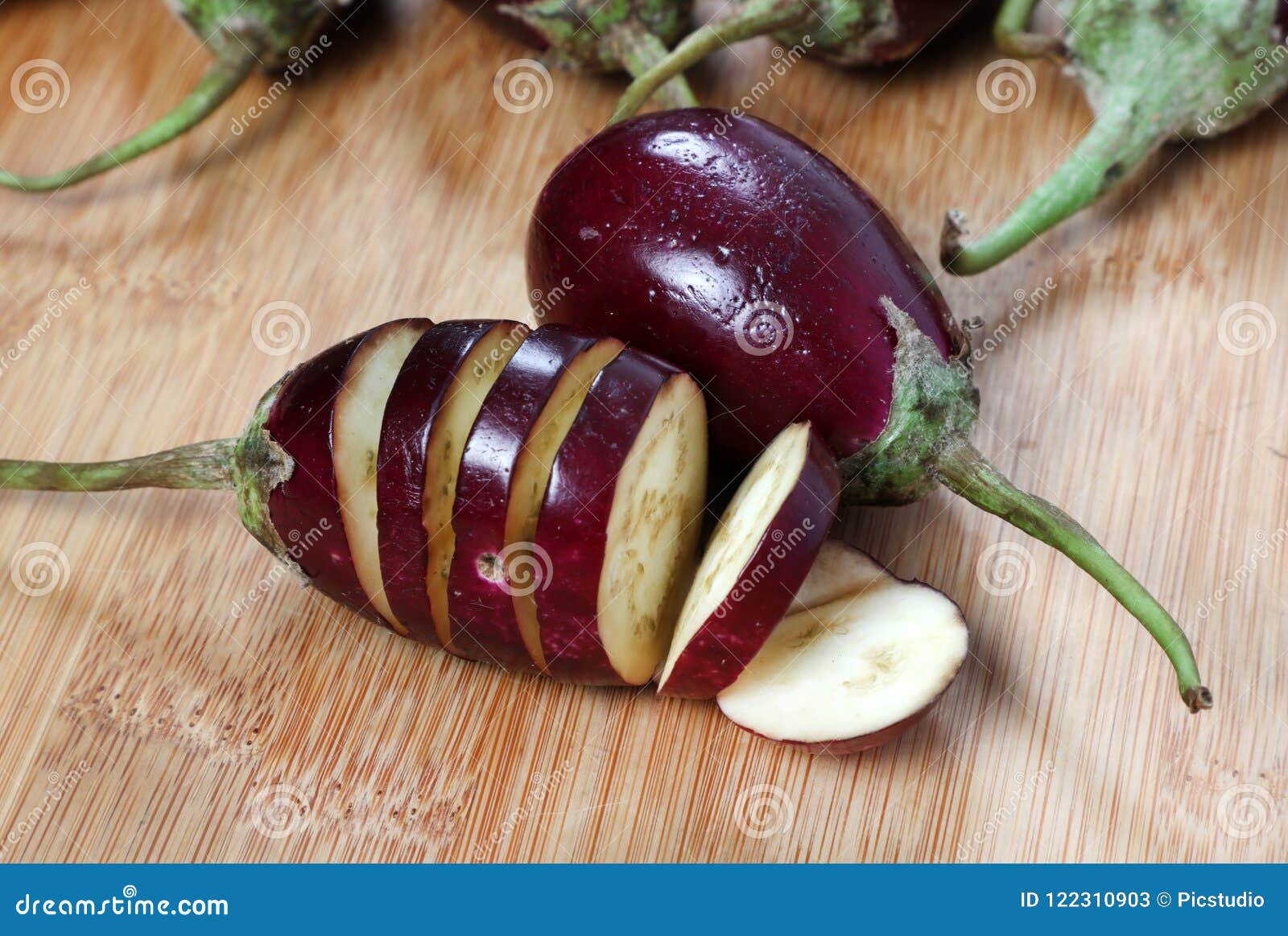 Brinjal стоковое изображение. изображение насчитывающей свеже - 122310903