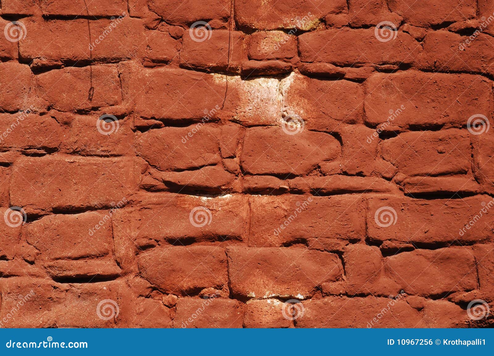 Brique rouge photo stock. Image du milieux, rouge, couleur - 10967256