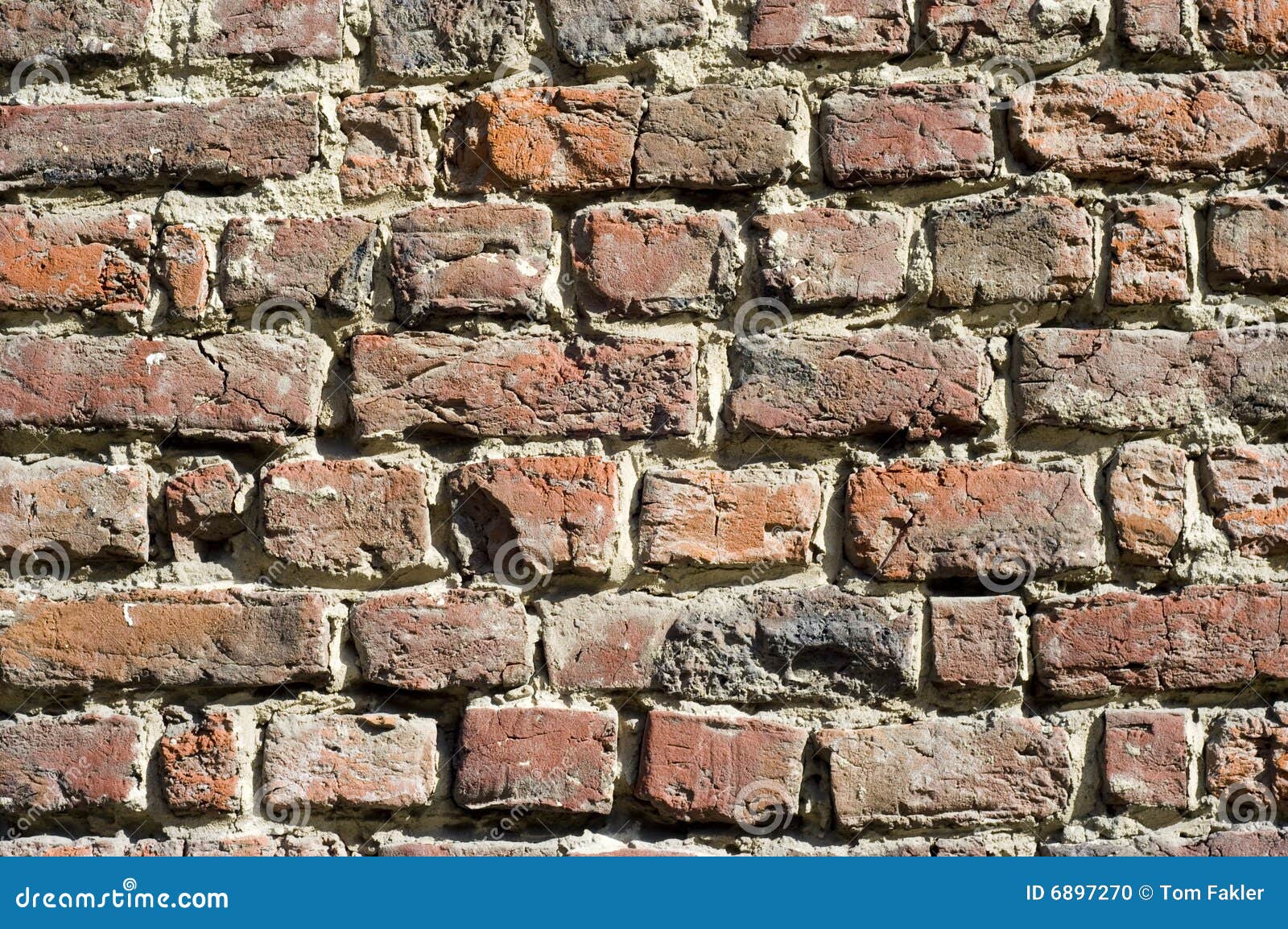 Briques Rouges Et Mortier Rugueux Photo stock - Image du fissures ...