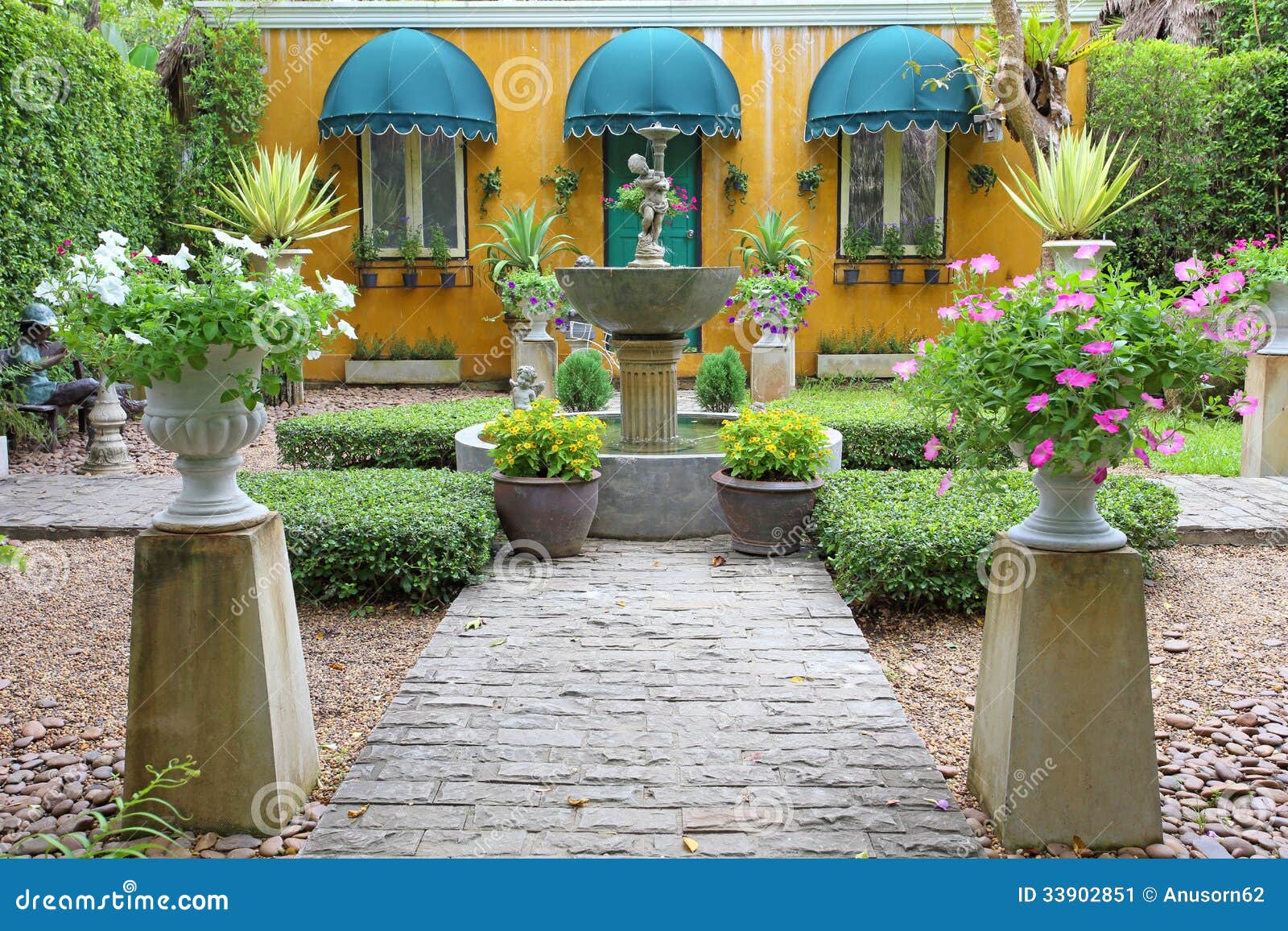 British Cottage and Garden in Botanic Park Stock Image - Image of ...