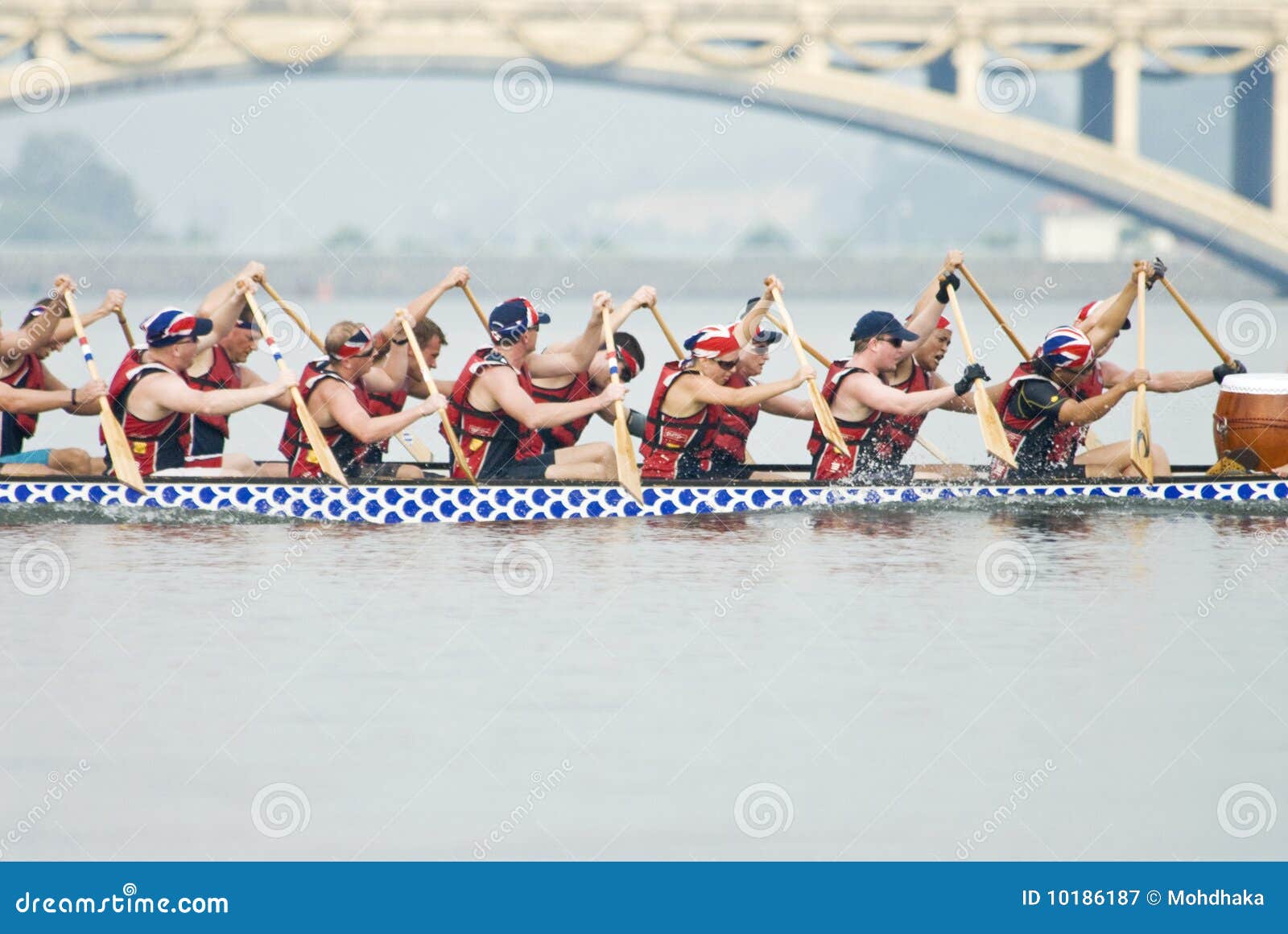 British Dragon Boat Race Team Editorial Photography - Image of splash ...