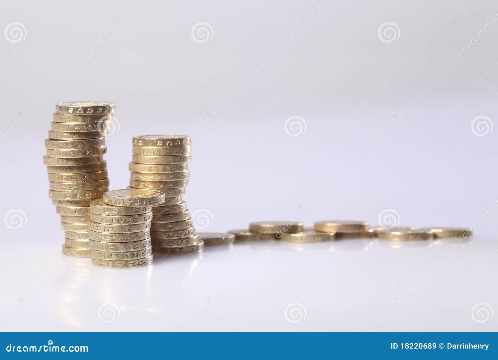 British Gold Pound Sterling Coins in a Stack Stock Image - Image of ...