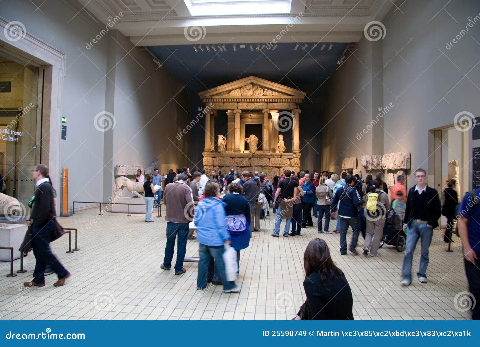 British Museum Exhibition Crowds Editorial Stock Image - Image of ...