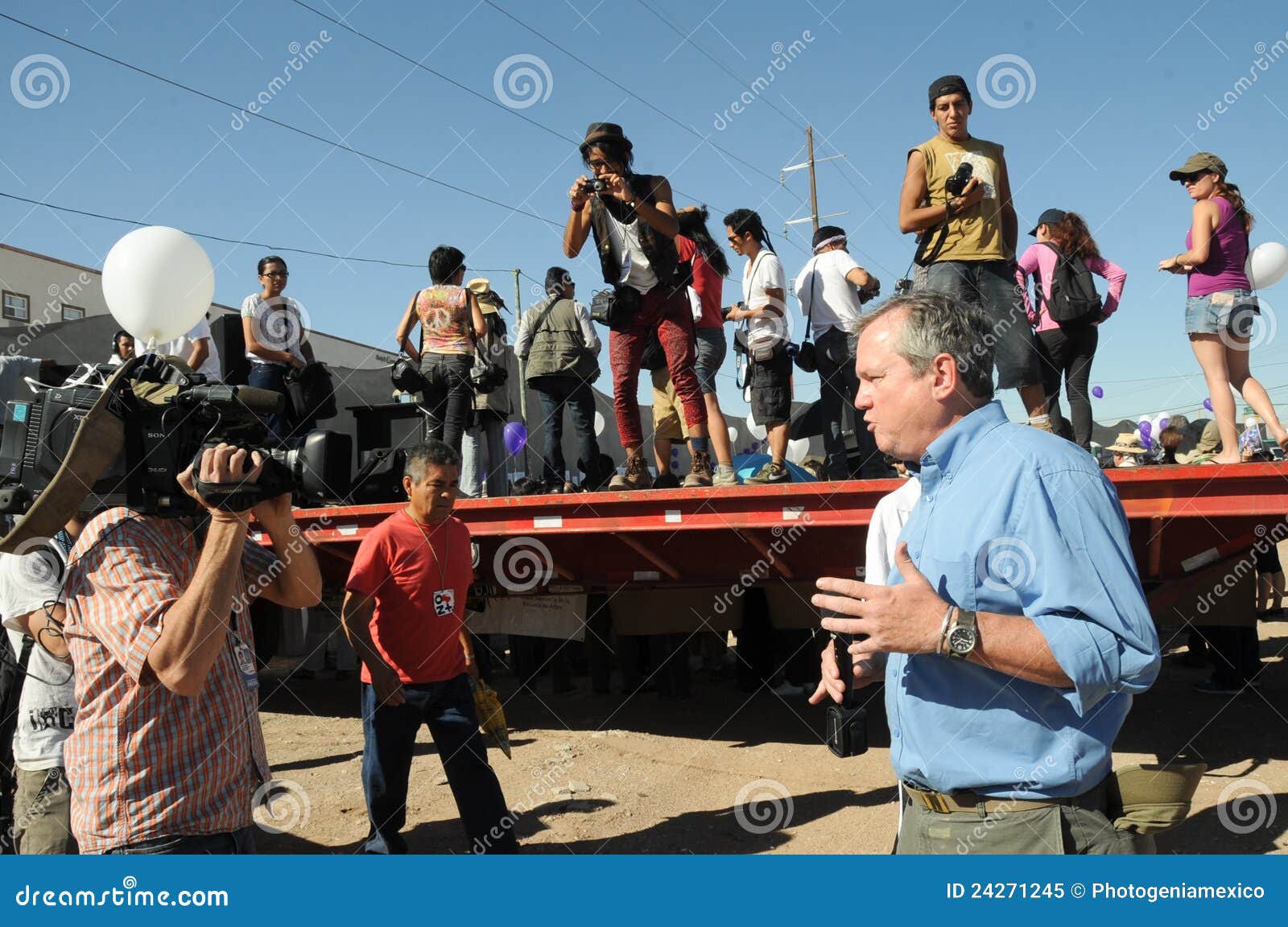 British Reporter during Mexican Protest Editorial Image - Image of ...