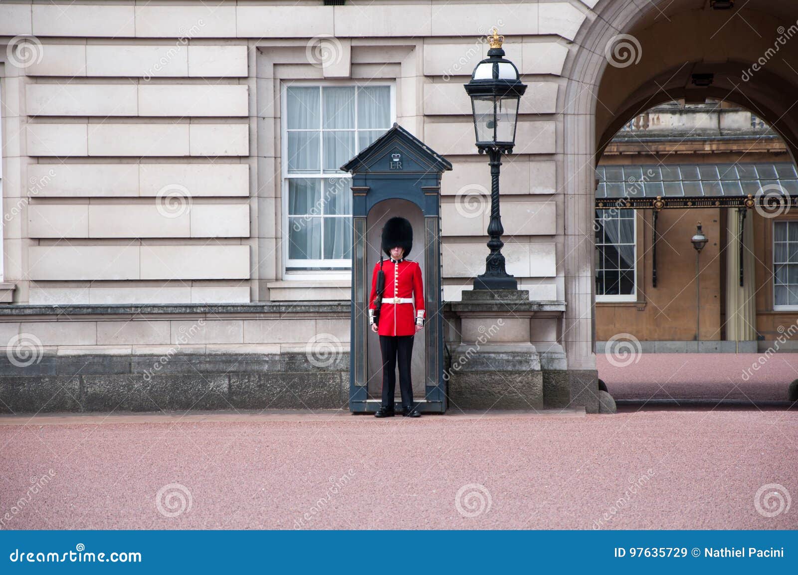 British Royal Guard on Duty Editorial Stock Image - Image of london ...