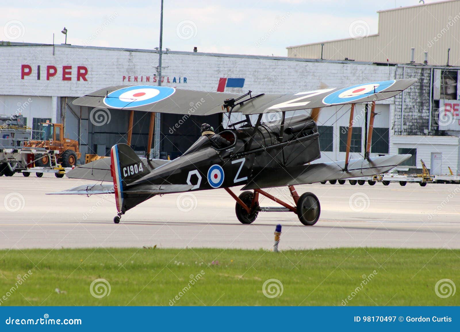 British S.E. 5A editorial photography. Image of biplane - 98170497