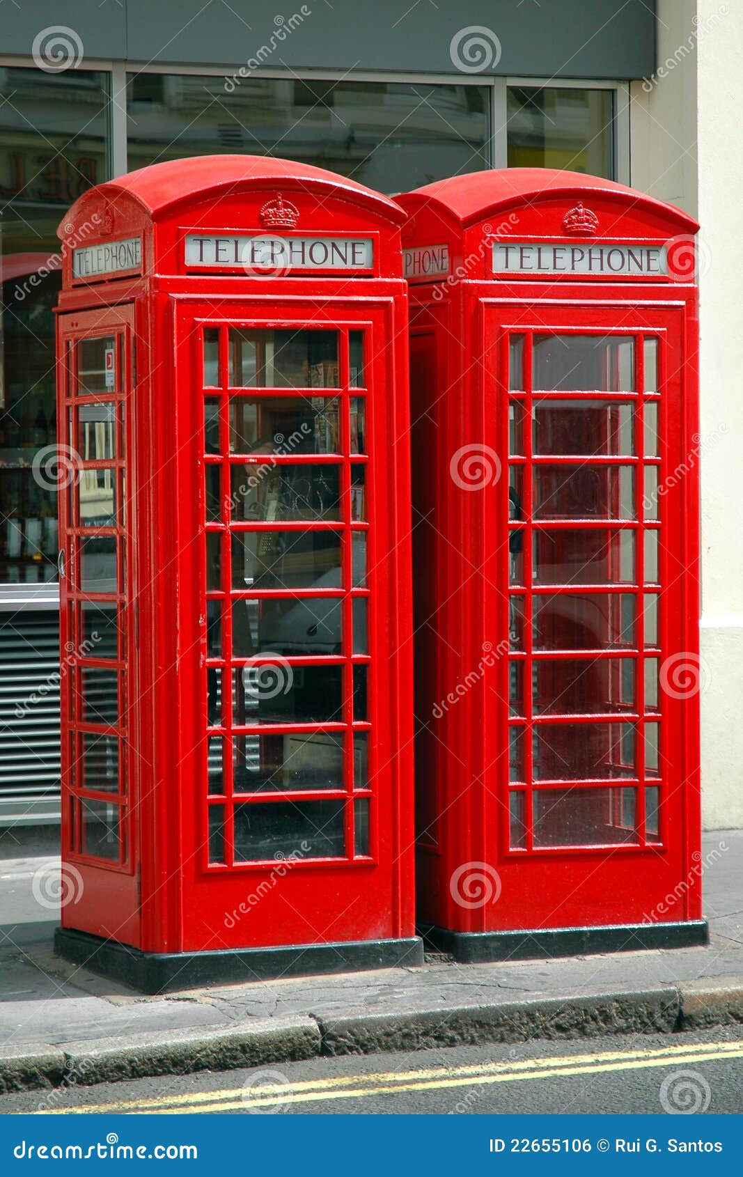 Britse Openbare Telefoon stock foto. Image of historisch - 22655106