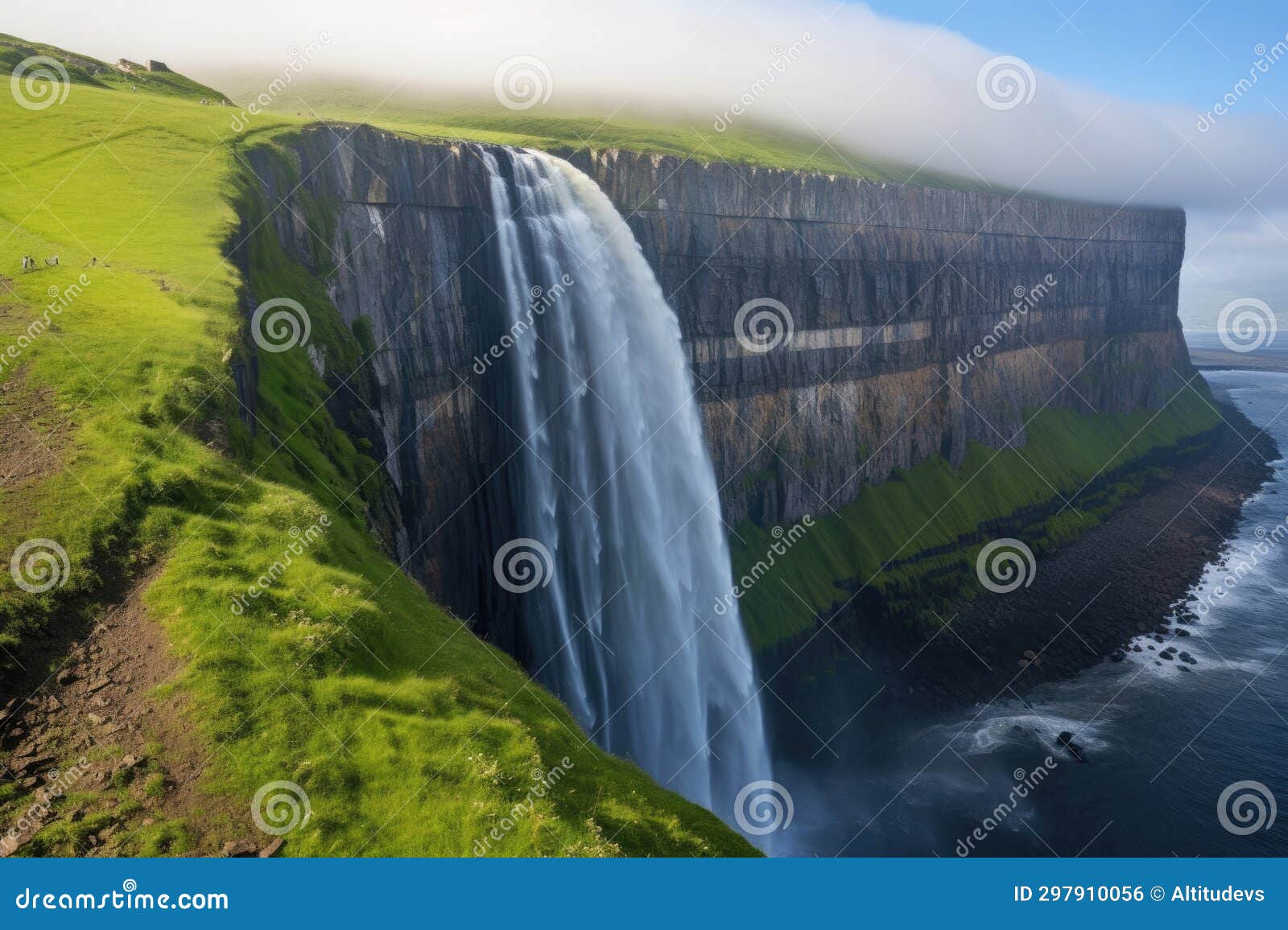 Broad Waterfall Spilling Over Flat-topped Cliff Stock Photo - Image of ...