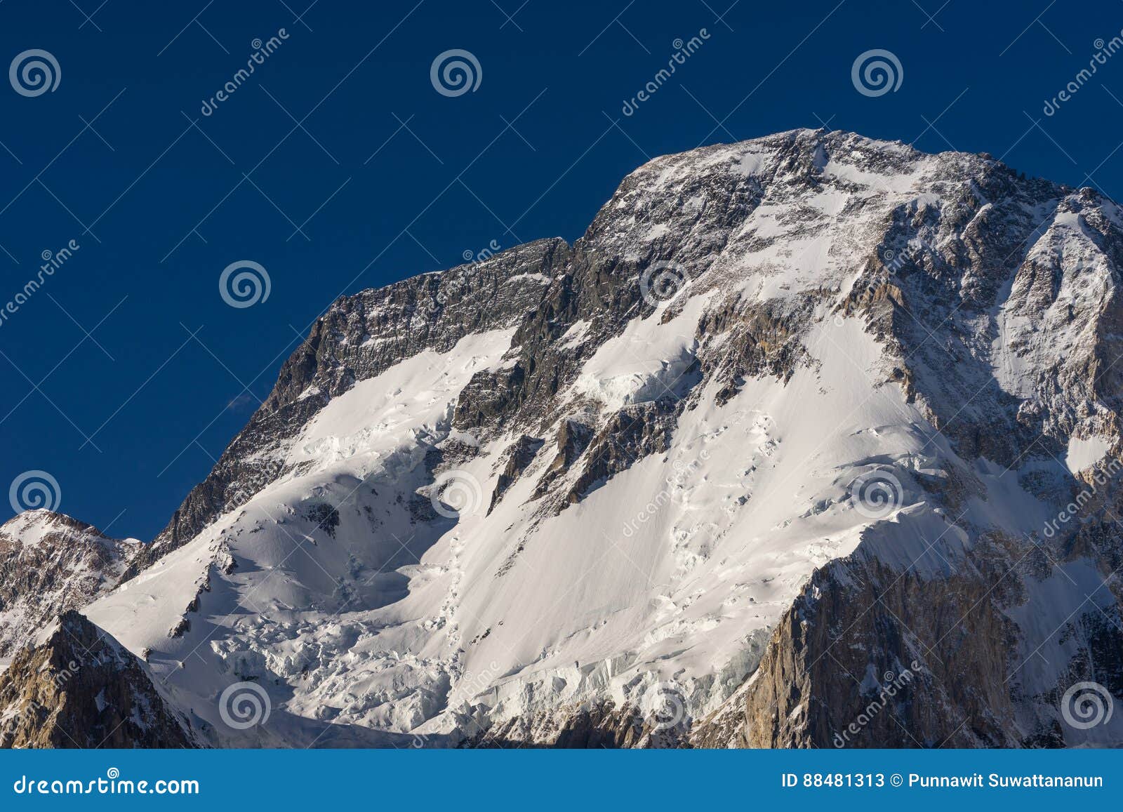 K2 And Broadpeak View From Way To Ali Camp, K2 Base Camp Trek ...
