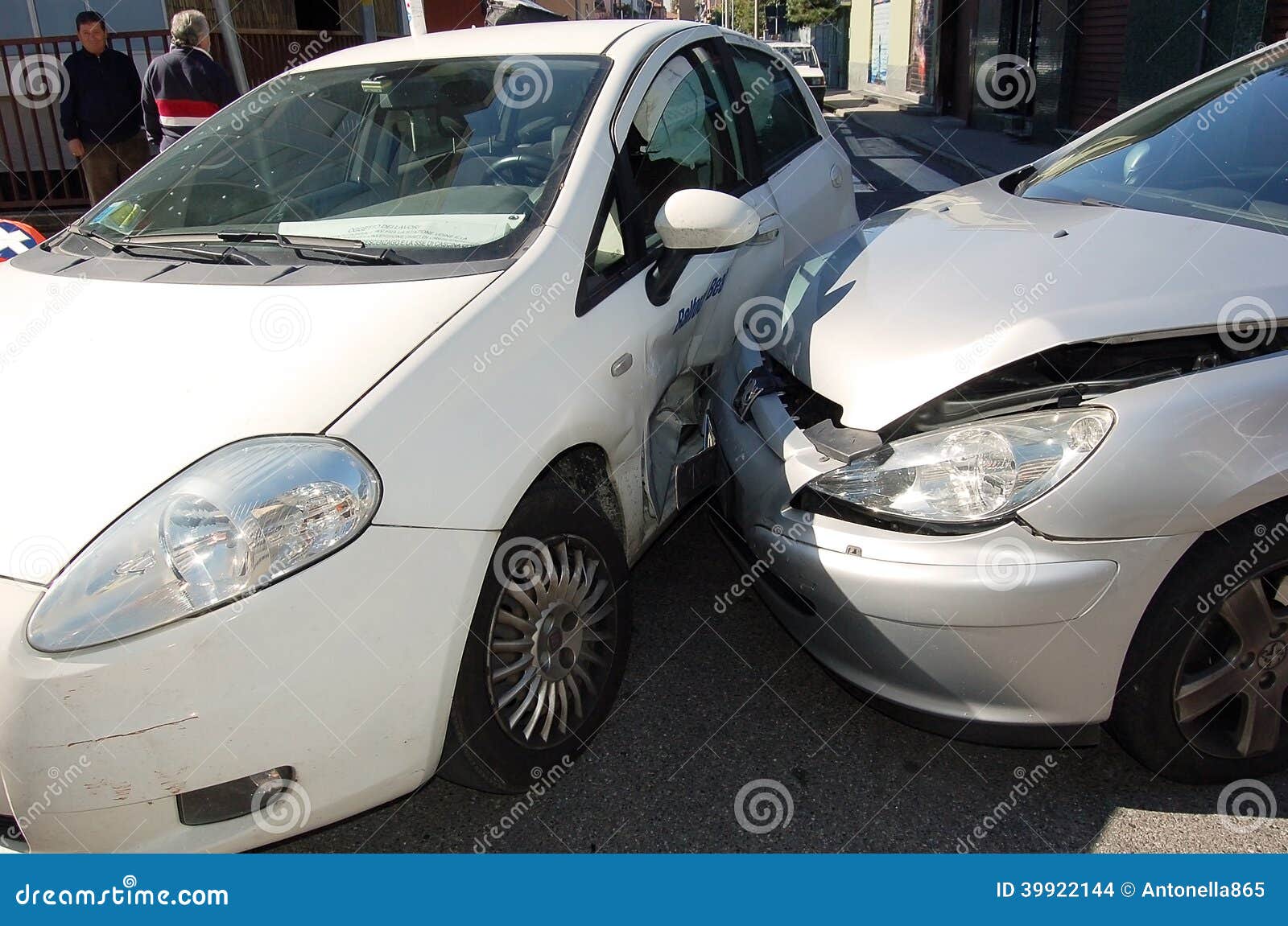 Broadside collision editorial stock image. Image of vehicle - 39922144