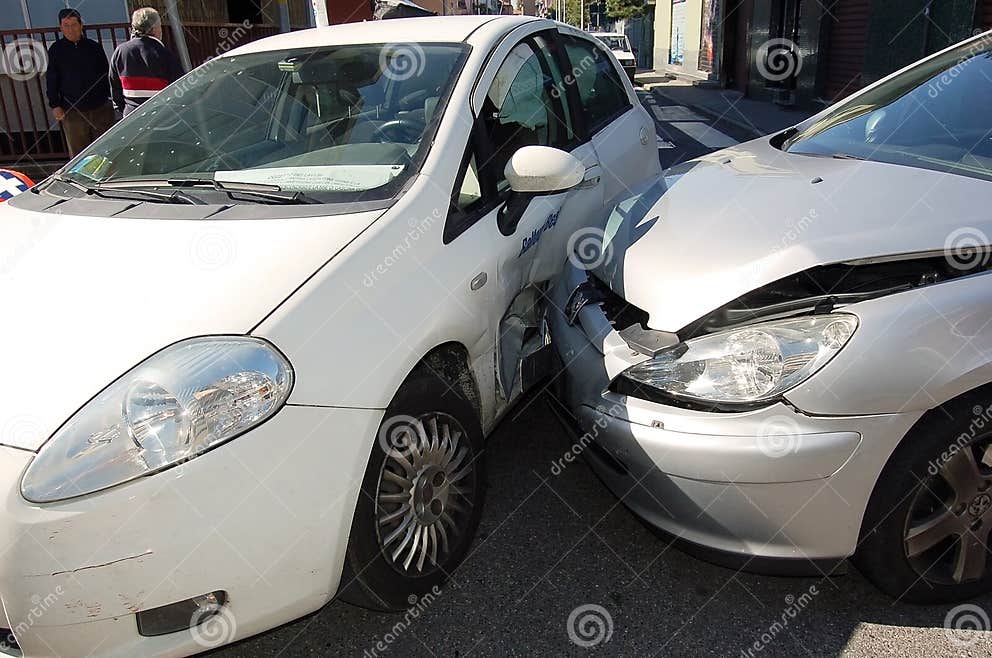 Broadside collision editorial stock image. Image of vehicle - 39922144