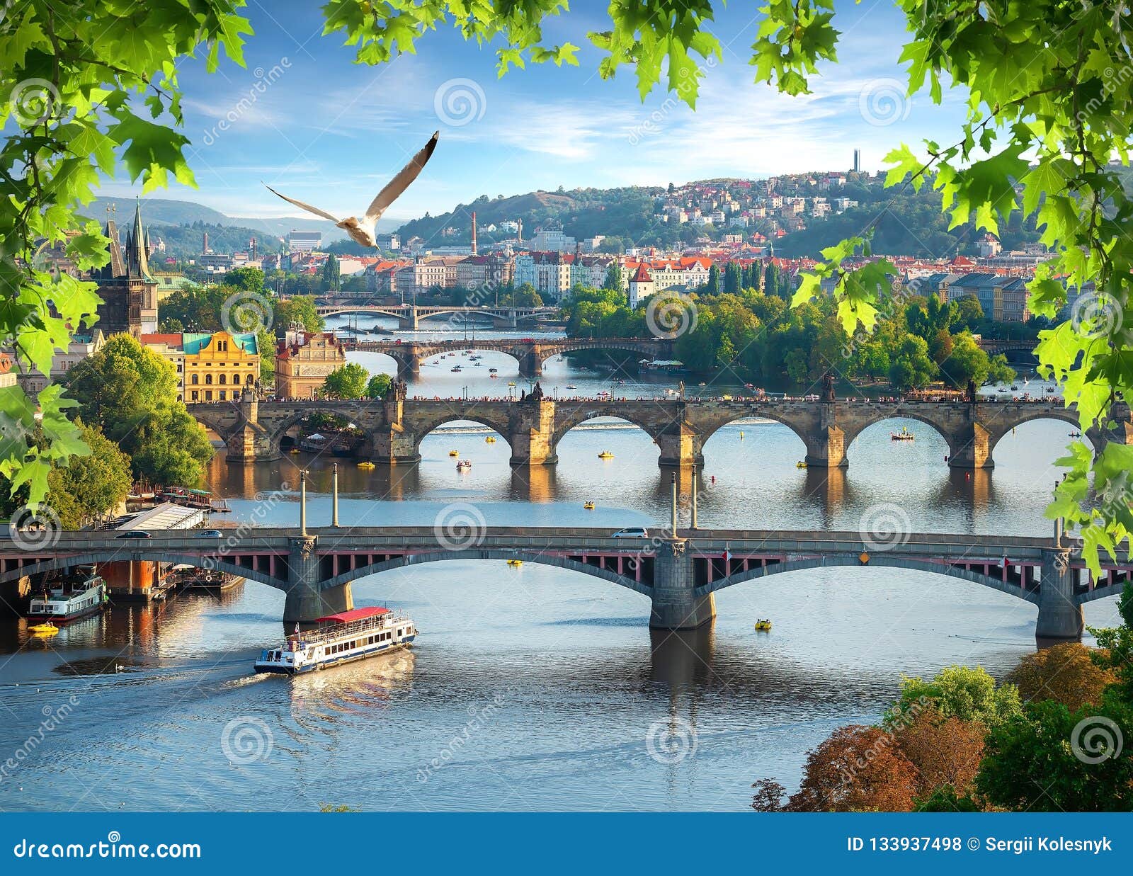 Broar i rad arkivfoto. Bild av bygger, bricked, landmärke - 133937498