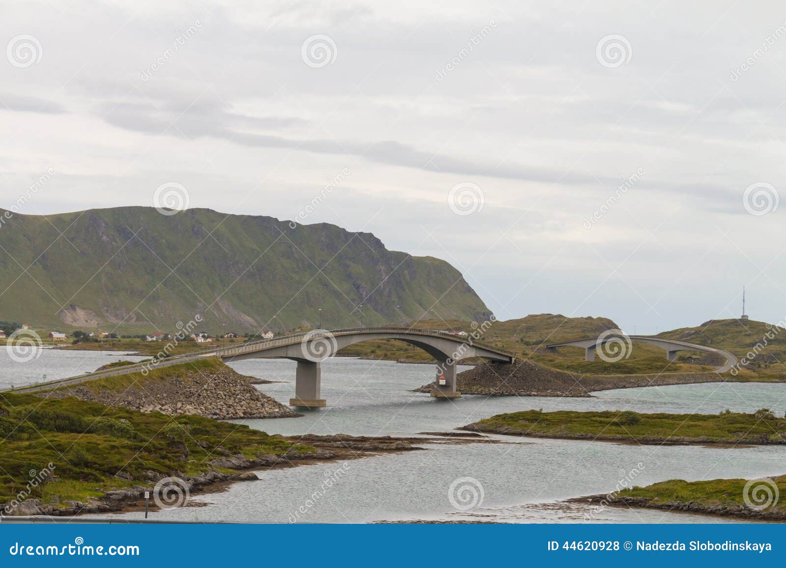 Broar Mellan Lofoten öar, Norge Arkivfoto - Bild av bricked, öar: 44620928
