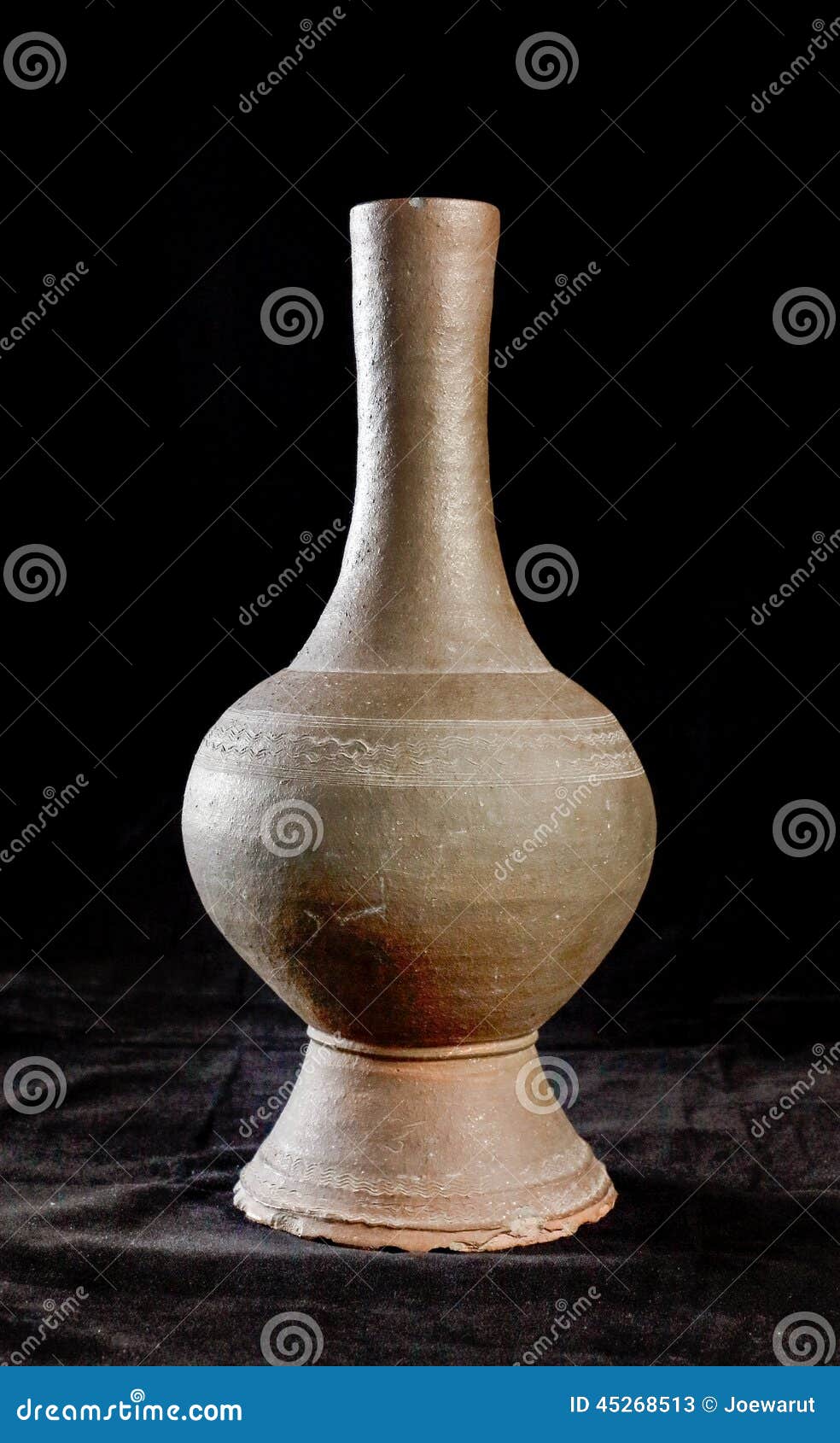 Brocca antica immagine stock. Immagine di brocca, scuro - 45268513