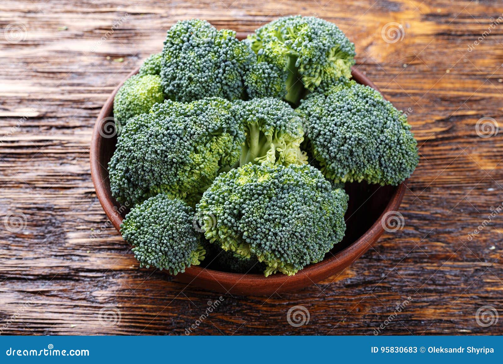Broccoli in a clay dish stock image. Image of bowl, nature - 95830683