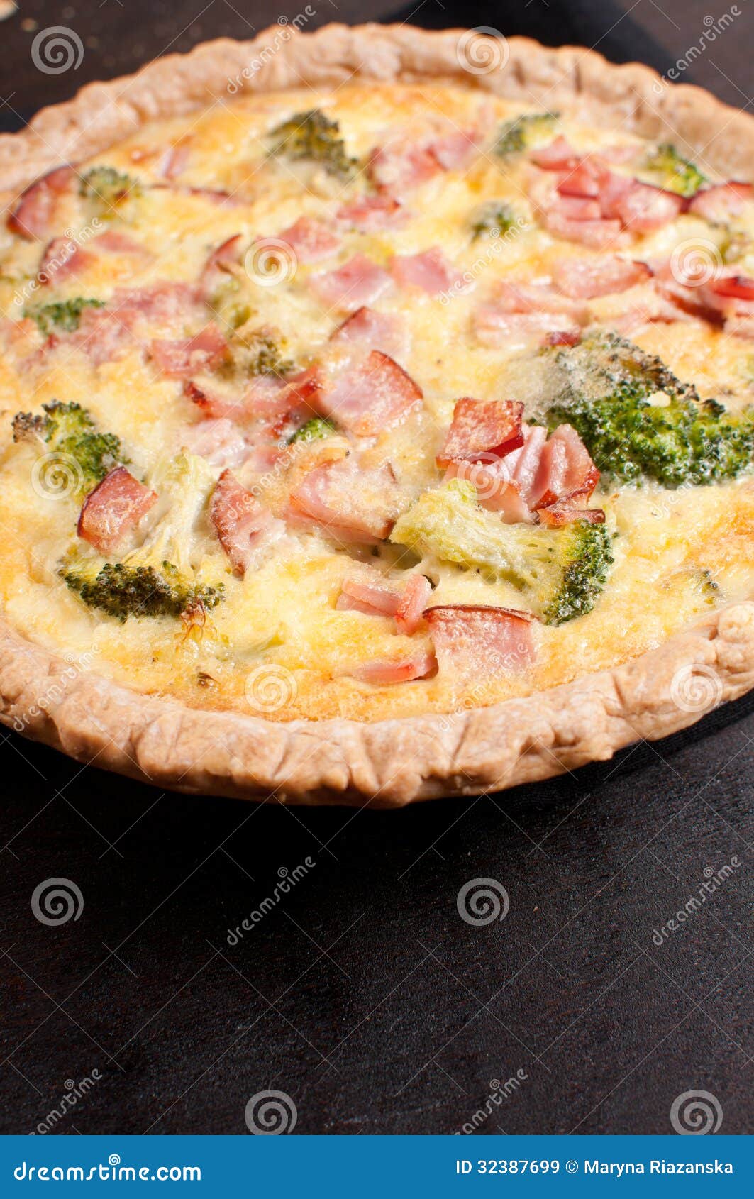 Broccoli, Ham and Cheese Quiche Stock Image - Image of cream, canadian ...