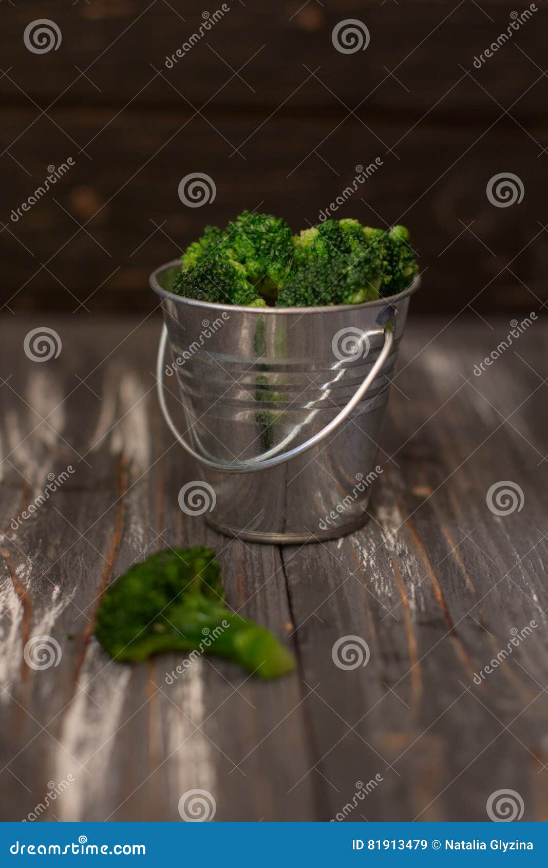 Broccoli in a metal bucket stock image. Image of green - 81913479