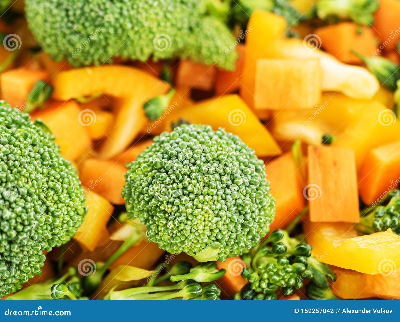 Broccoli Salat Mit Paprika Und Karotten Stockfoto - Bild von ...