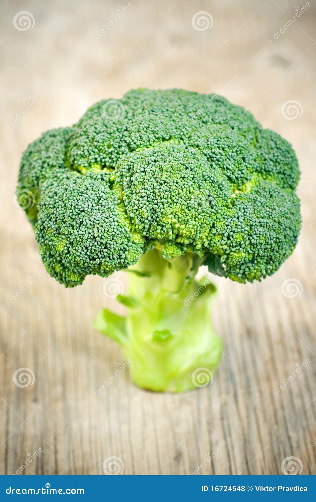 Broccolo fotografia stock. Immagine di maturo, saporito - 16724548