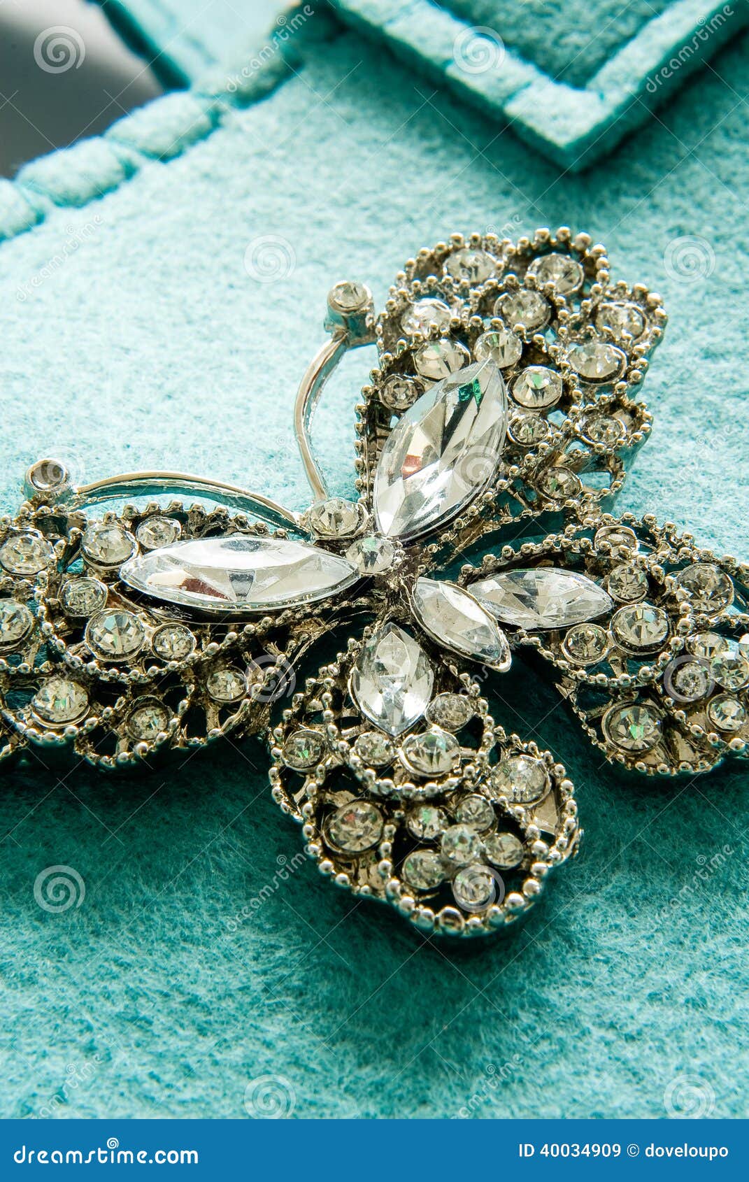 Broche de la mariposa imagen de archivo. Imagen de brocado - 40034909