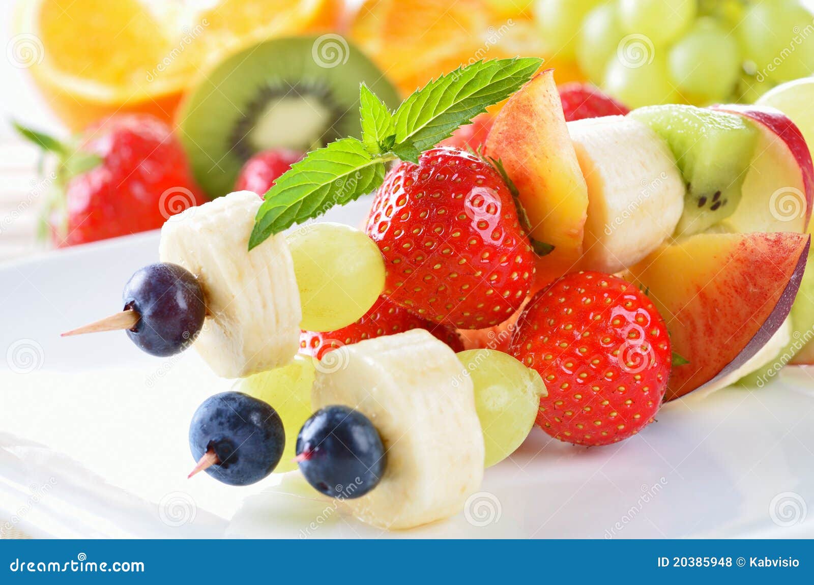 Brochettes de fruit photo stock. Image du culinaire, pomme - 20385948
