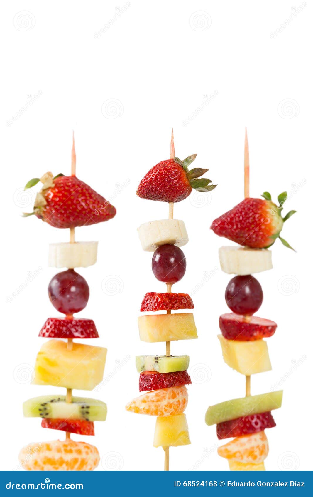 Brochettes de fruit photo stock. Image of dieting, vivacité - 68524168