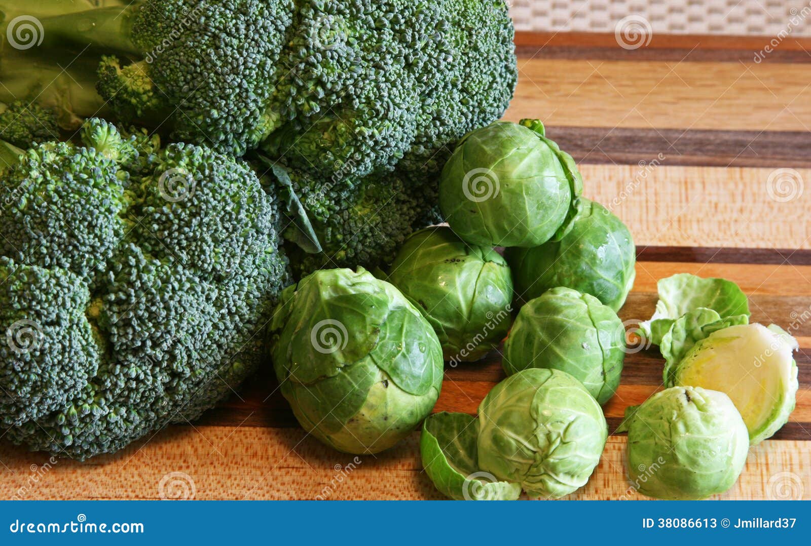 Brocoli Et Choux De Bruxelles Image stock - Image du nutritif, repas ...