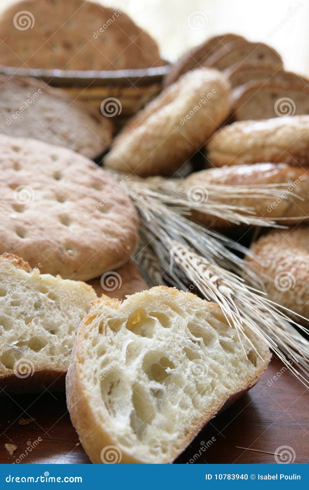 Broden stock foto. Image of levensmiddel, stokbrood, bakkerij - 10783940