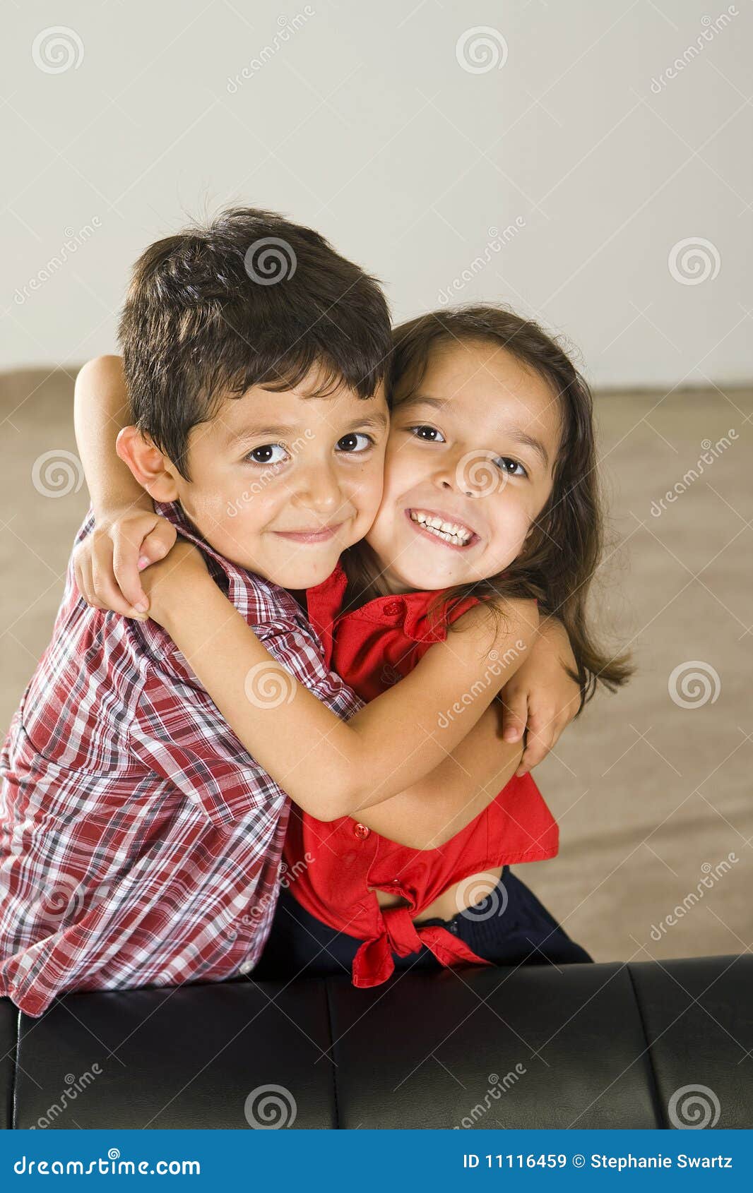 Broer en zuster stock afbeelding. Image of uitdrukking - 11116459