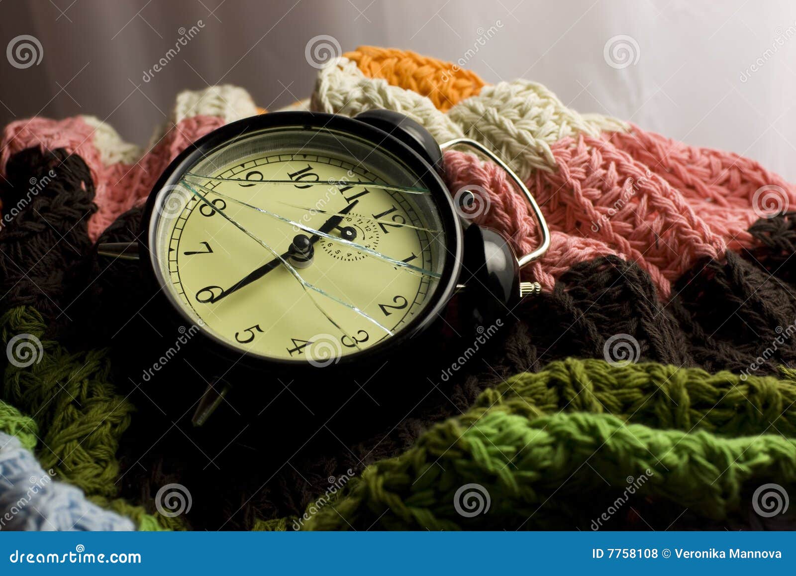 Broken alarm clock time stock photo. Image of hours, crash - 7758108