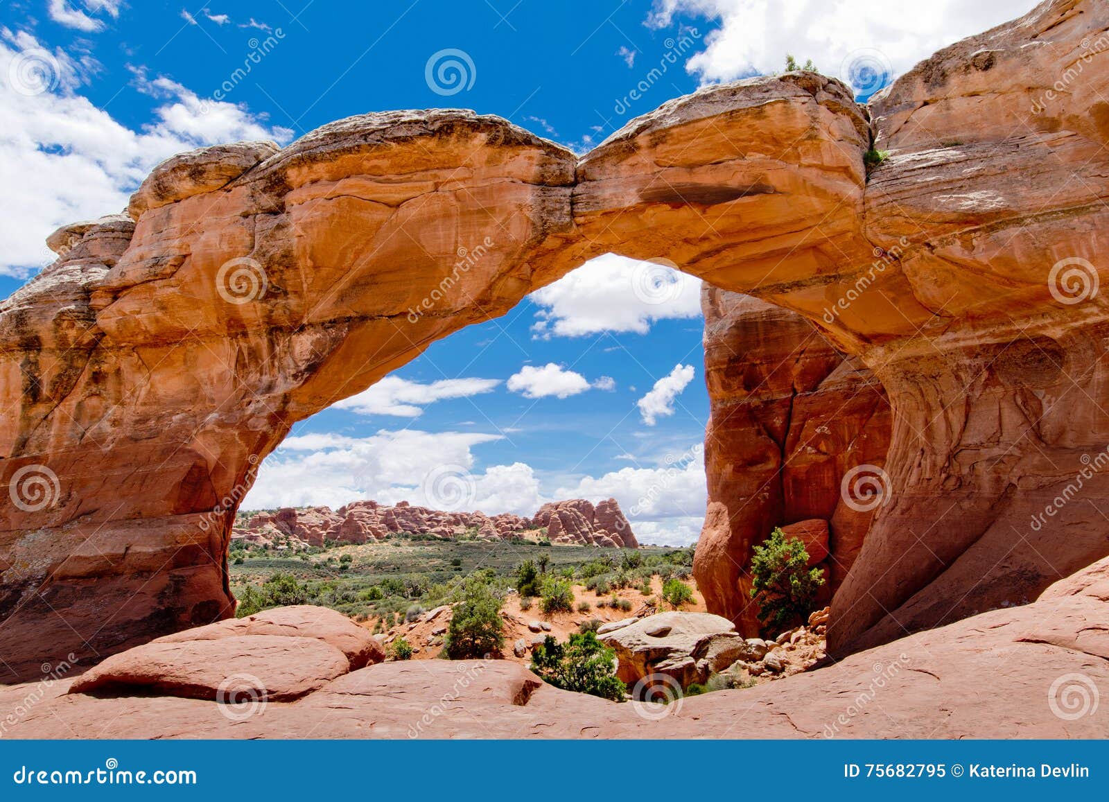 Broken Arch in Arches National Park Stock Image - Image of park, trail ...